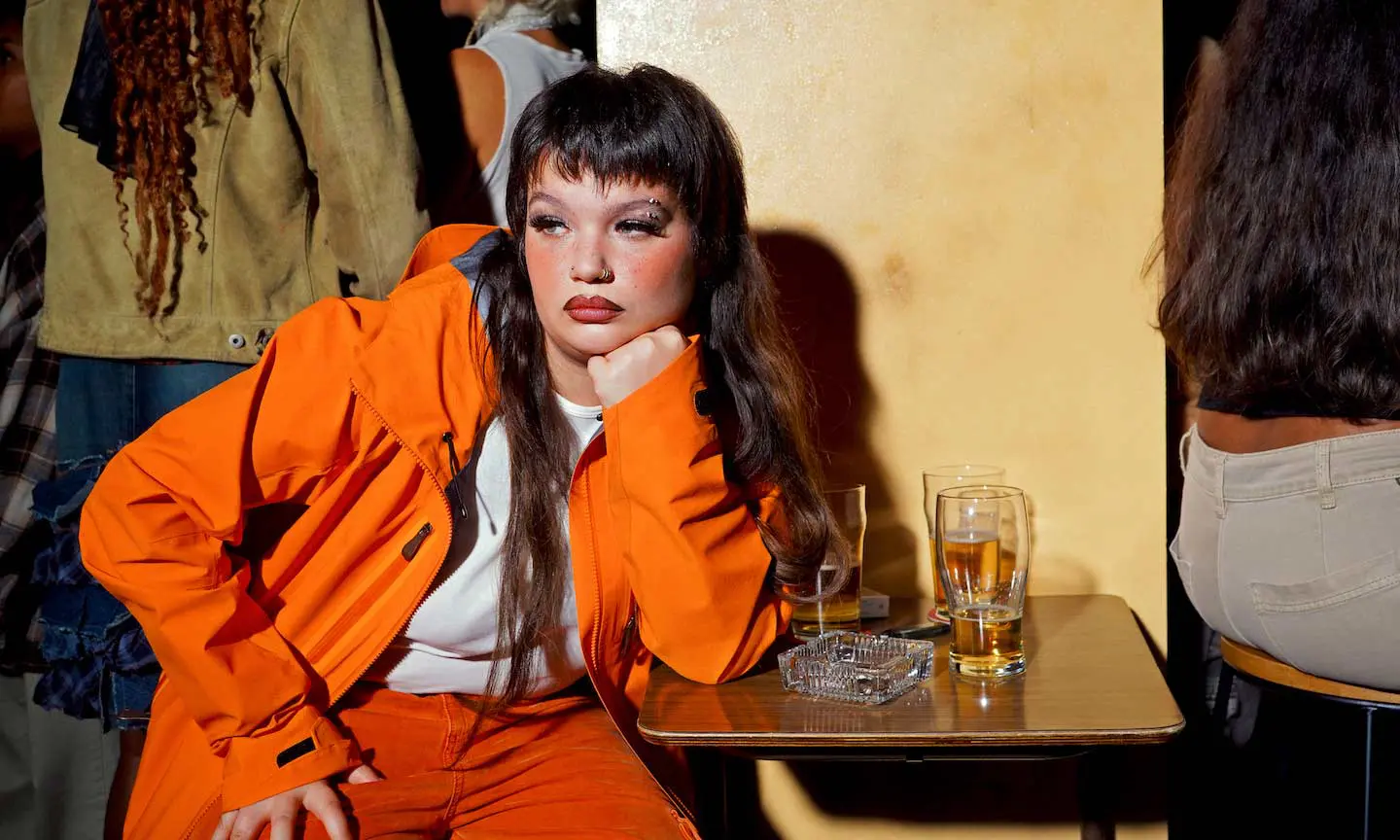 یک ترانه زیبا برای قلب شکسته - Lola Young - Conceited - مرد روز